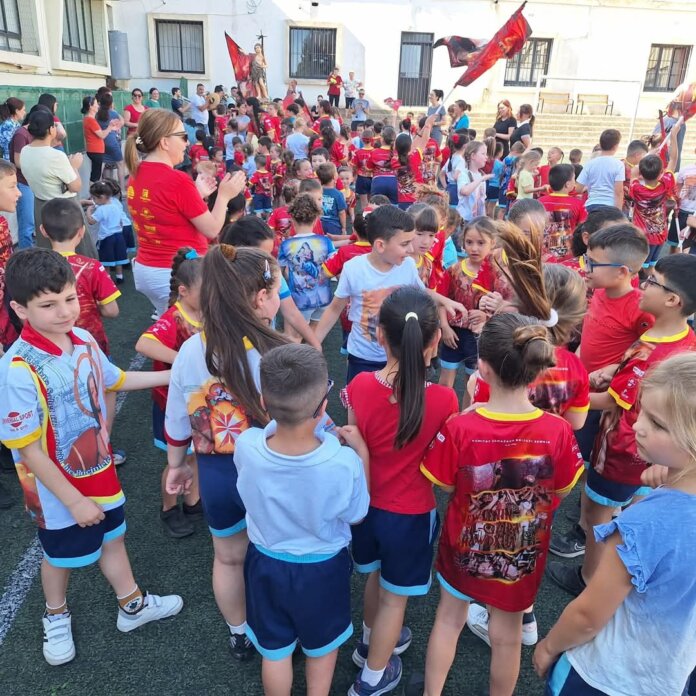 L-istudenti Xewkin jiċċelebraw il-festa tar-raħal fl-iskola