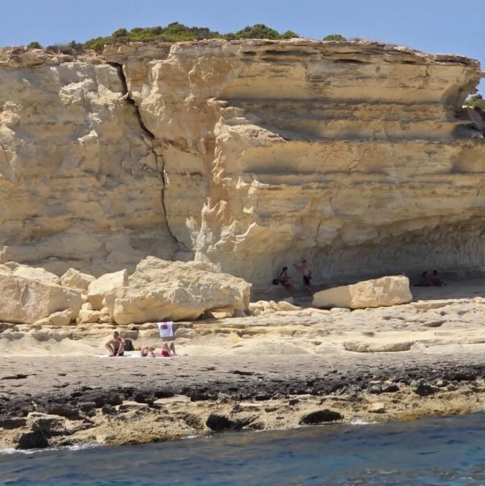St Peter's Pool partially closed after large crack found in cliff face