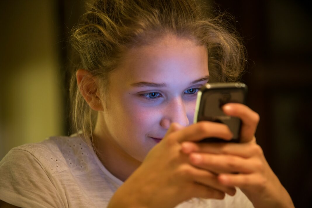 Half of Maltese parents say teens spend too much time on screens